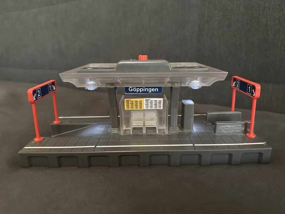 Märklin Bahnsteig mit Lichtfunktion; 72213 (Gebraucht) in Le Mont sur ...