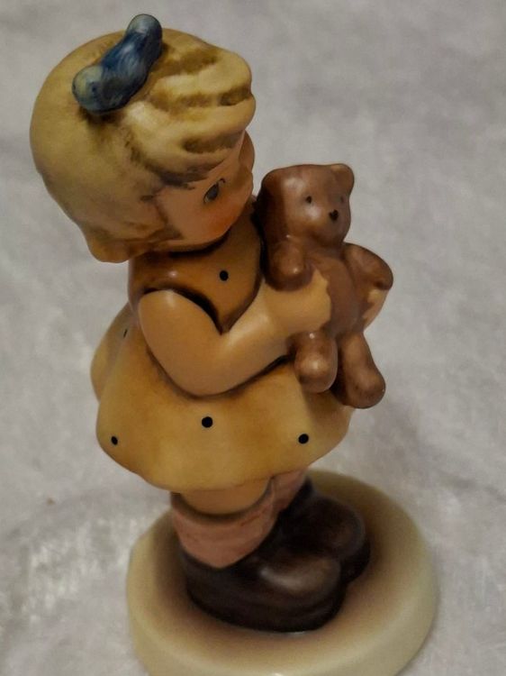 Sammlungsauflösung Hummel-Figuren Mädchen mit Bär Top Zustan (Gebraucht ...