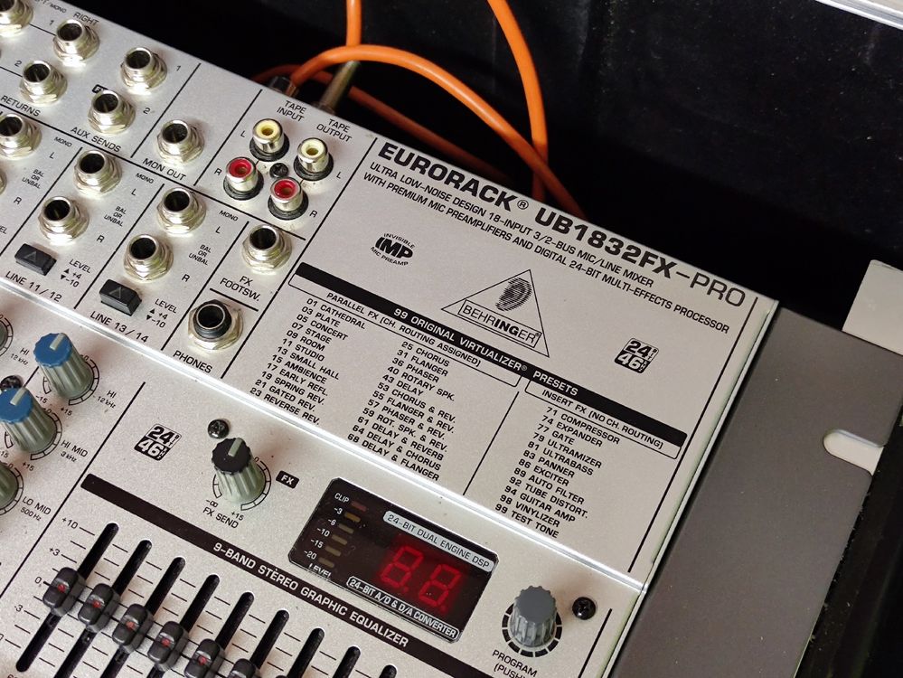 Behringer Eurorack UB1832FX Pro mit Ultra-Dyne Pro (Gebraucht) in ...