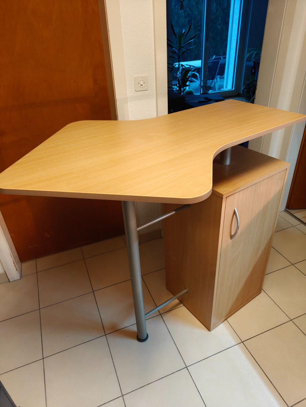 Table Bar avec armoire et 2 tabourets de bar (D'occasion) à Courtaman ...