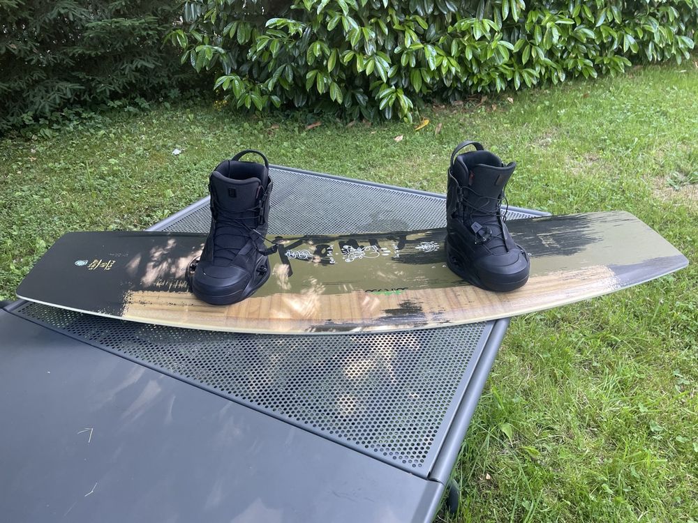 Planche Wakeboard Ronix 143cm Top Notch Pro + Fixations (Gebraucht) in ...