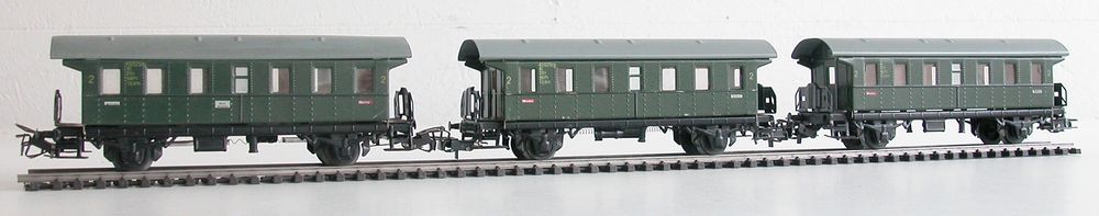 Märklin 3 alte Personenwagen Bi der DB Spur H0 (Defekt) in Oberwil BL für CHF 16 – mit Lieferung ...