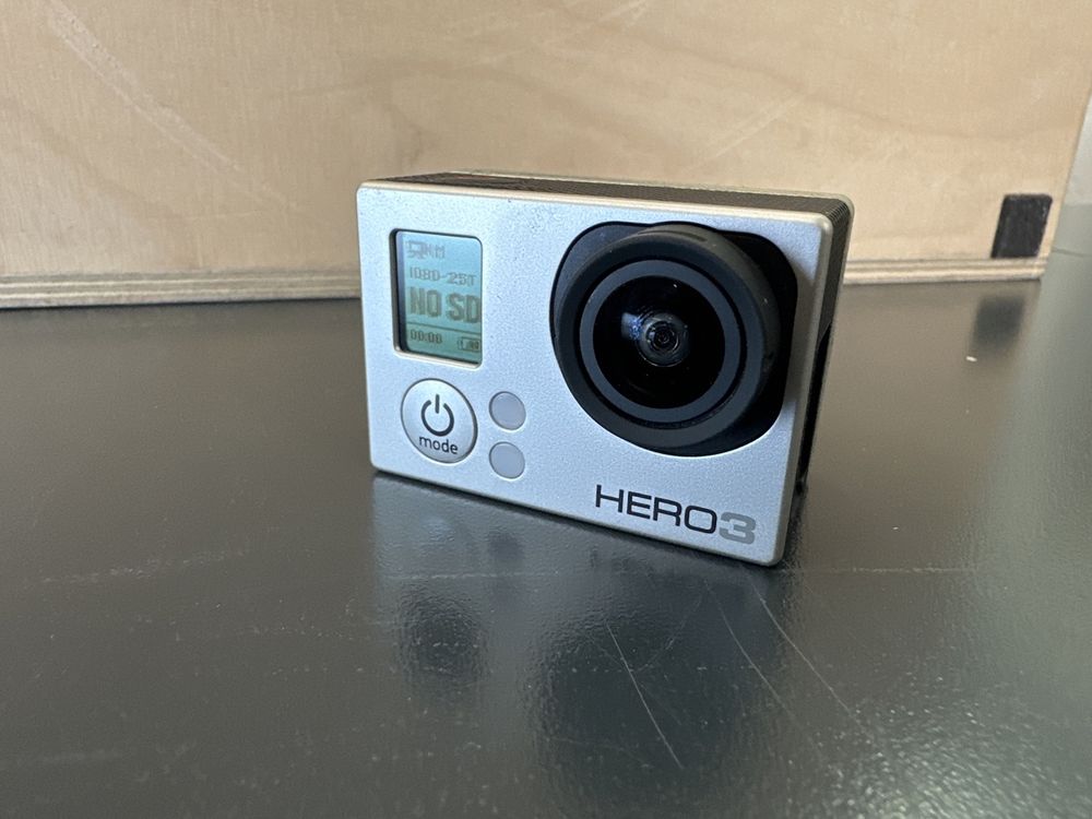 Go Pro HERO 3 mit Display (Gebraucht) in Zürich für CHF 6 – mit Lieferung auf Ricardo kaufen