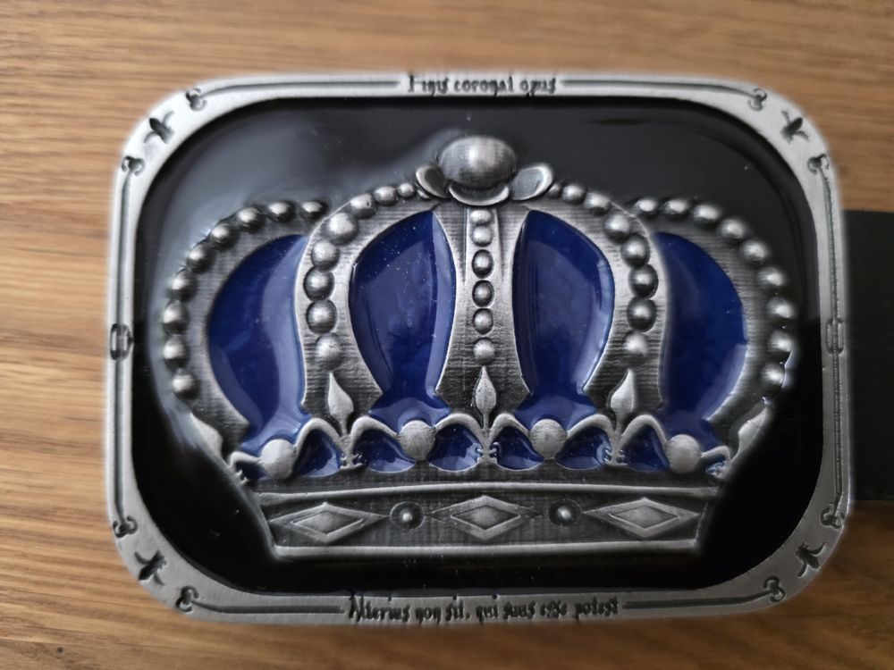 Extravagante Guertelschnalle mit Krone von Buckles, Zuerich (Neu ...