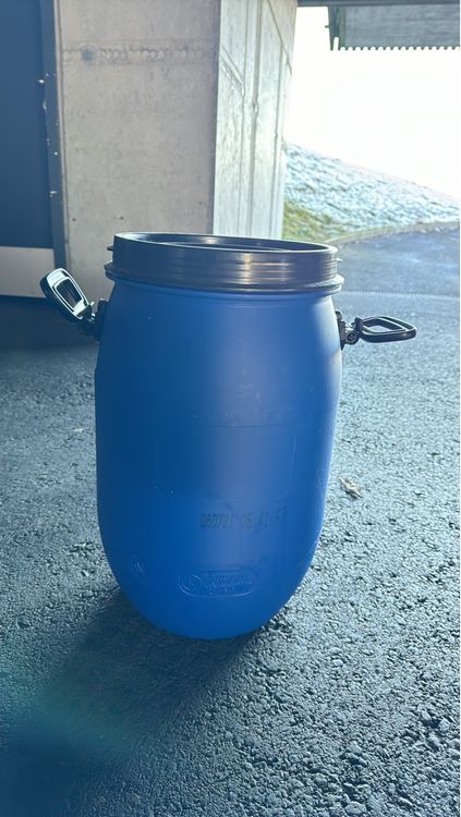 Blaues Fass 60L mit Deckel (Neu und originalverpackt) in Herisau für ...