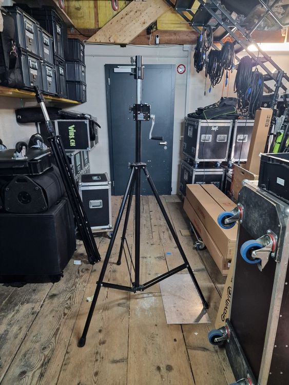 sehr stabiles Wind-Up Stativ für 45kg 3.3m neuwertig (Usato) a Chur per CHF 135 – solo ritiro ...