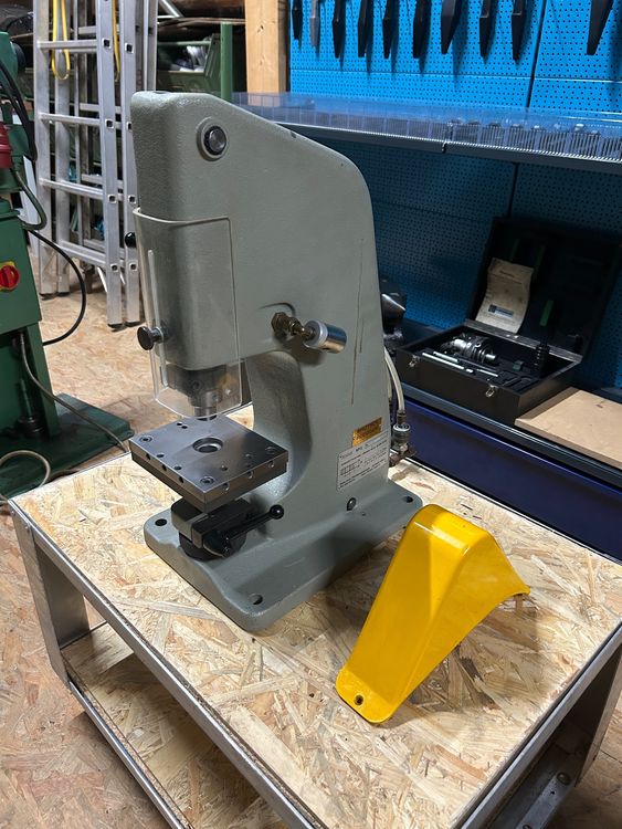 JOSSI KP3 Pneumatik-Kniehebelpresse - Lehrwerkstätte (Gebraucht) in ...