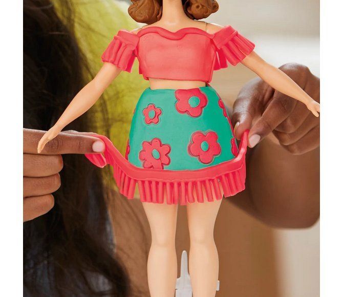 Play-Doh Barbie Blüten und Fransen, Puppe, 2 Dosen Knete (Neu und ...