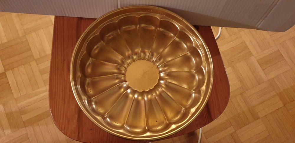 Dr.Oetker Blumen Backform gold (Gebraucht) in Kallnach für CHF 19 – mit ...