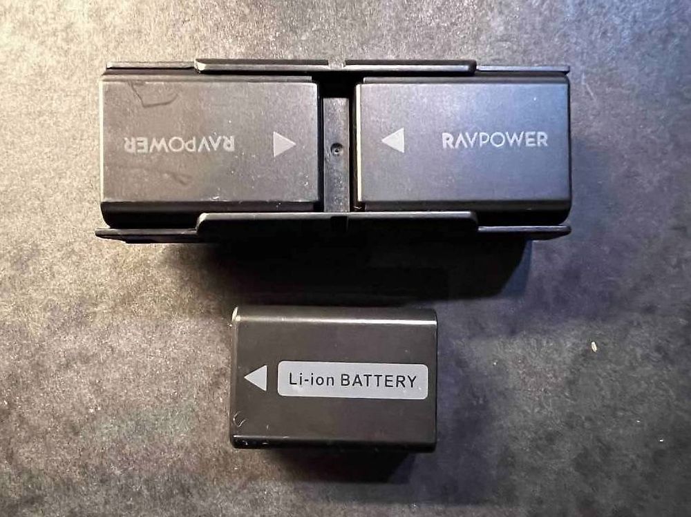 Caméra SONY CX 7 avec 3 batteries à vendre (D'occasion) à Lausanne pour ...