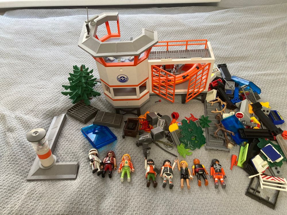 1,7 Kg Playmobil Teile und 8 Personen und 1 Boot (Gebraucht) in Volketswil für CHF 10 – mit ...