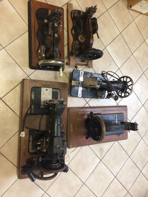 Lot de 5 Machines à coudre (Gebraucht) in Auvernier für CHF 6 – nur ...