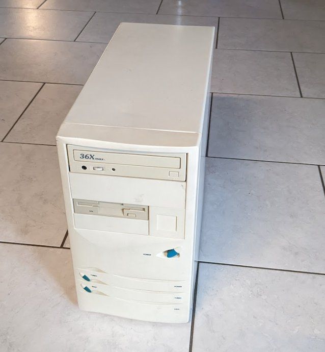 Alter Retro Computer 133Mhz mit Dos und einigen Games | Kaufen auf Ricardo