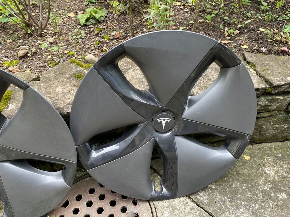 Tesla Model 3 Aero Wheel Covers 4 Stk (Gebraucht) in Bern für CHF 20 ...