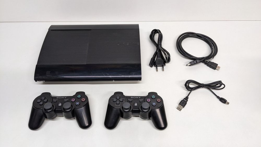 PlayStation 3 Super Slim mit 2 Controller | Kaufen auf Ricardo