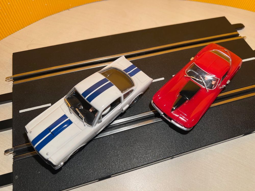 2 Slotcars – Ford Mustang Shelby & Corvette Sting Ray 1:32 | Kaufen auf ...