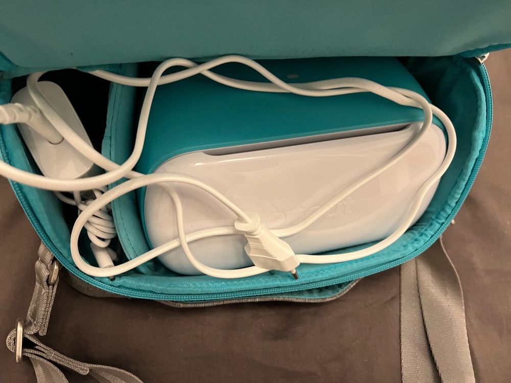 Cricut Joy Schneideplotter mit viel Zubehör Top Zustand (Gebraucht) in ...