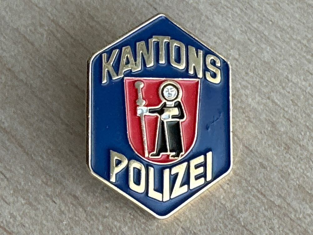 Pin Kantonspolizei Glarus (Gebraucht) in Glattbrugg für CHF 1 – mit Lieferung auf Ricardo kaufen