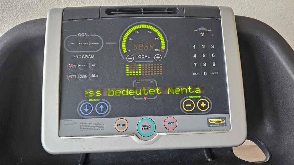 Run 900 Led Excite Technogym - Top Laufband bis 27km/h (Gebraucht) in ...