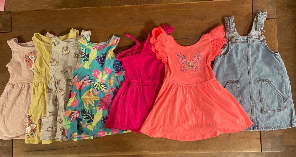 Mädchen Kleider Packet 92/98 ab CHF 1! (Gebraucht) in Heiligkreuz (Mels) für CHF 7 – mit ...