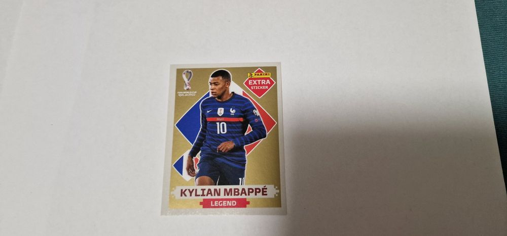 Panini WM 2022 extra Sticker Mbappe Gold (Neu (gemäss Beschreibung)) in Adliswil für CHF 105 ...