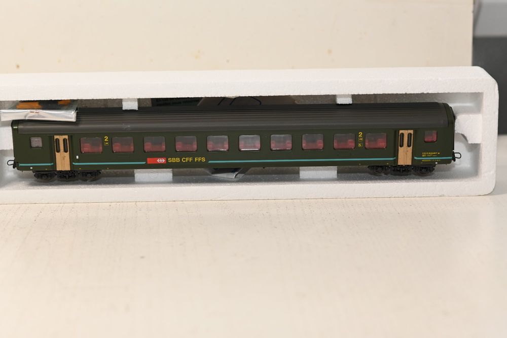 SBB 2 Kl EW II mit Komfortstreifen Roco HO/DC mit OVP (Gebraucht) in Laupen ZH für CHF 26 – mit ...