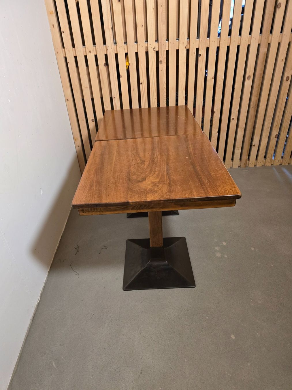 Tables de bistrot (2 pièces) en bois (D'occasion) à Bercher pour CHF ...