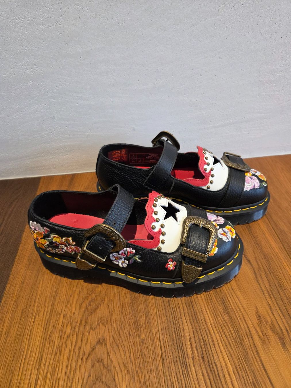 Dr. Martens Mukai Mary Jane – Grösse 37 – mit Stickereien & (Gebraucht ...