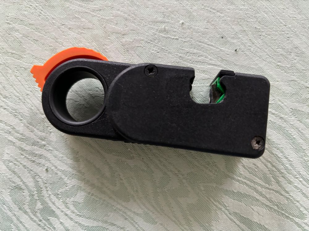 Huber & Suhner Coaxial Crimp Tool mit Abisolierwerkzeug (Gebraucht) in ...