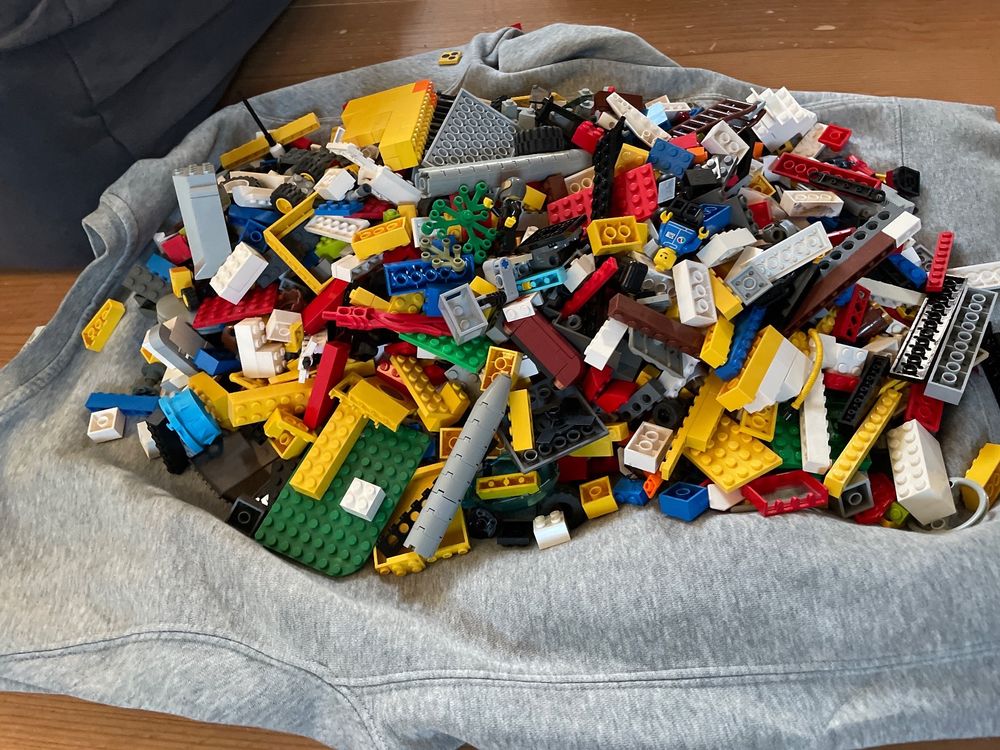 BUNTE LEGOSTEINE 2KG (auch Figuren) (Gebraucht) in Bern für CHF 26 ...