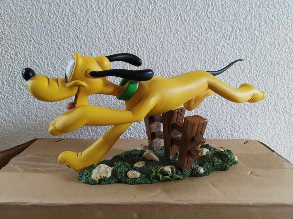 Disney Figur Pluto "Jumping Over The Fence" *** sehr selten (Nuovo ...