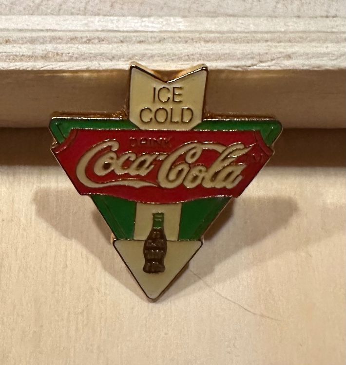 Pin’s « Coca-Cola » (D'occasion) à La Neuveville pour CHF 1 – avec ...