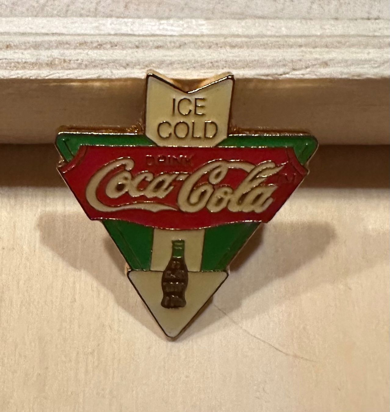 Pin’s « Coca-Cola » (D'occasion) à La Neuveville pour CHF 1 – avec ...