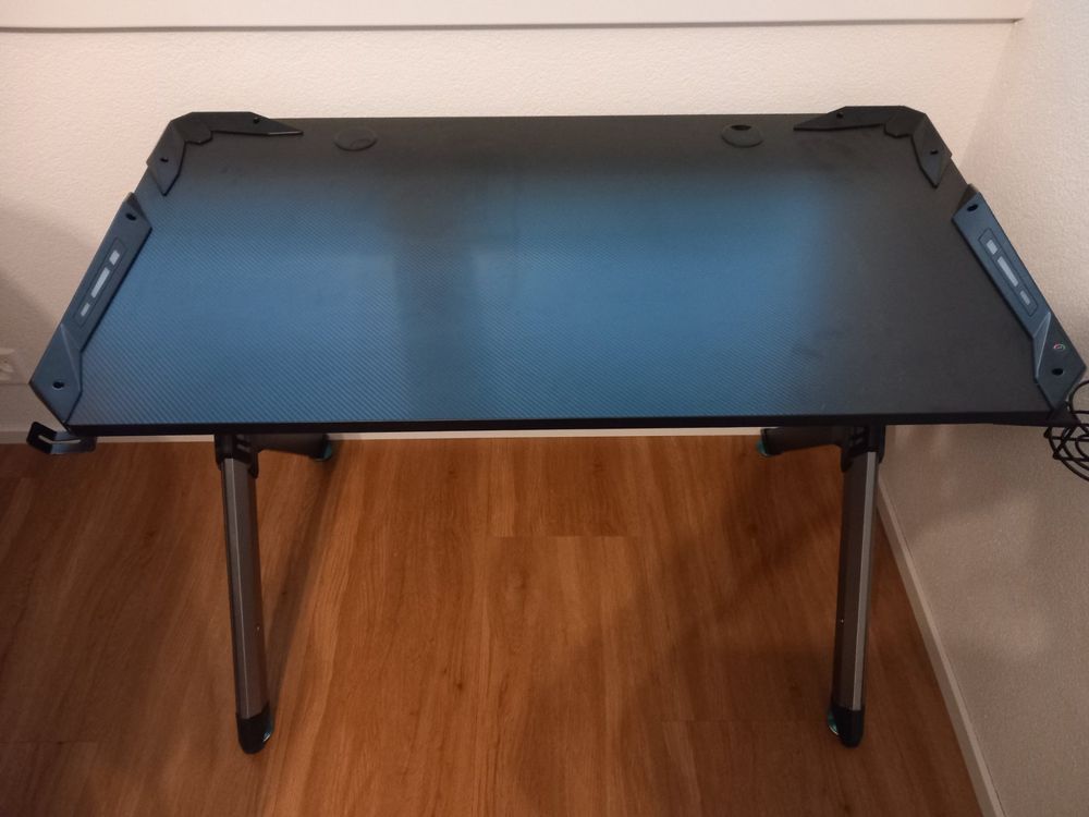 Gaming Pult (Gebraucht) in Seewen SZ für CHF 90 – nur Abholung auf ...