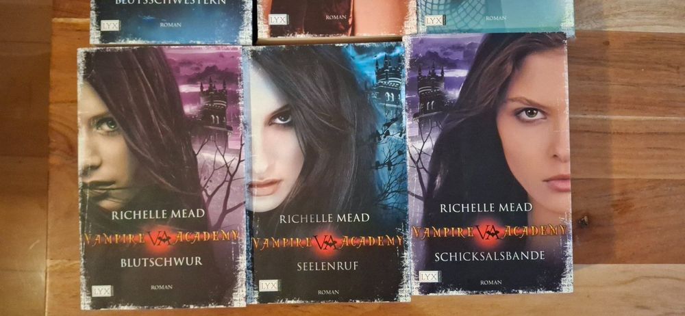 Vampire Academy band 1-6 (Gebraucht) in Zollikofen für CHF 1 – nur ...