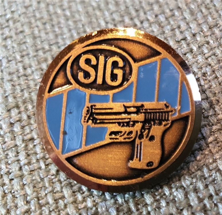 A649 - Pin Militär Pistole SIG (Gebraucht) in Reinach BL für CHF 3.5 ...