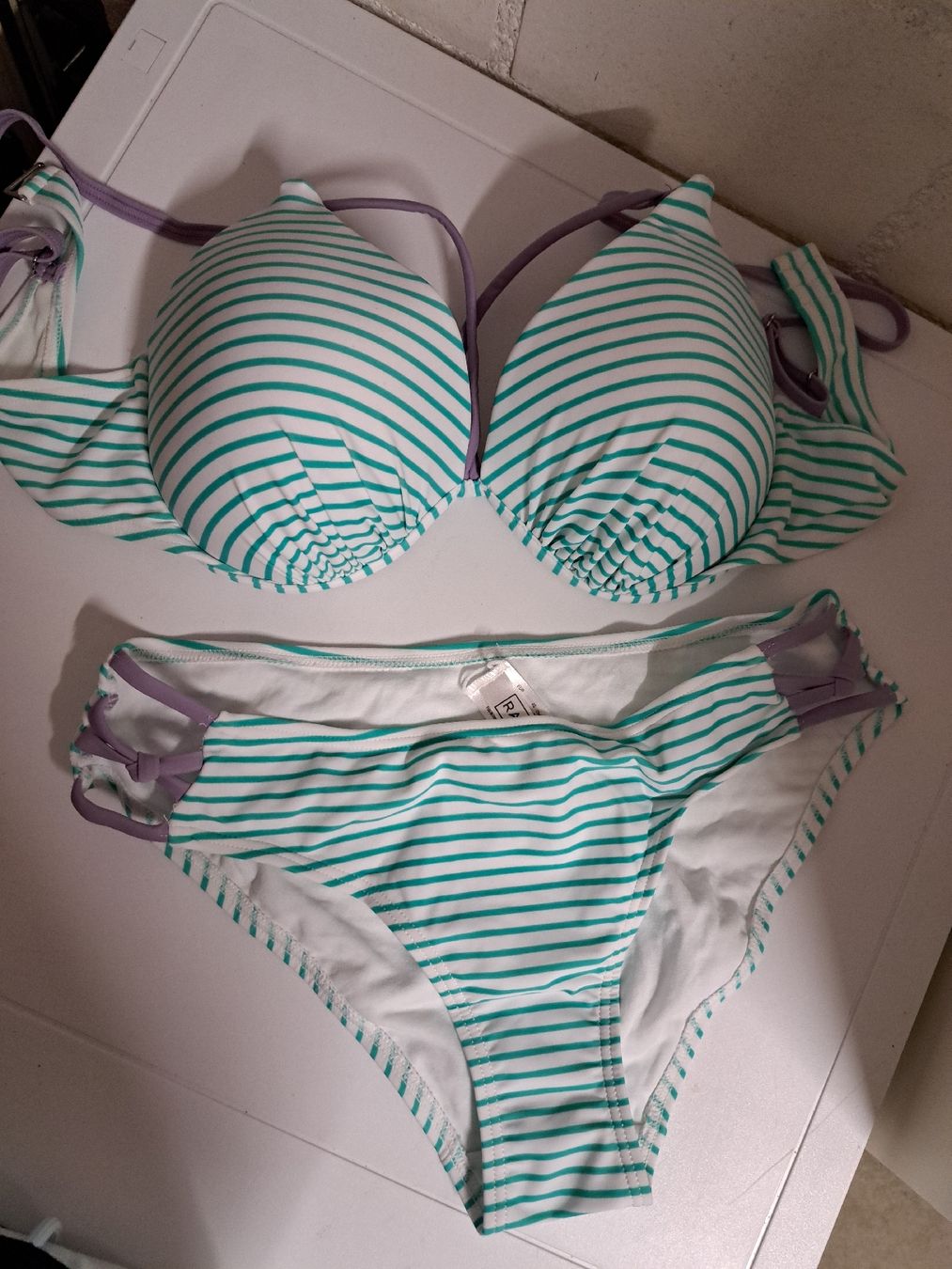 Bikini (Neu (gemäss Beschreibung)) in Steg im Tösstal für CHF 10 – mit ...