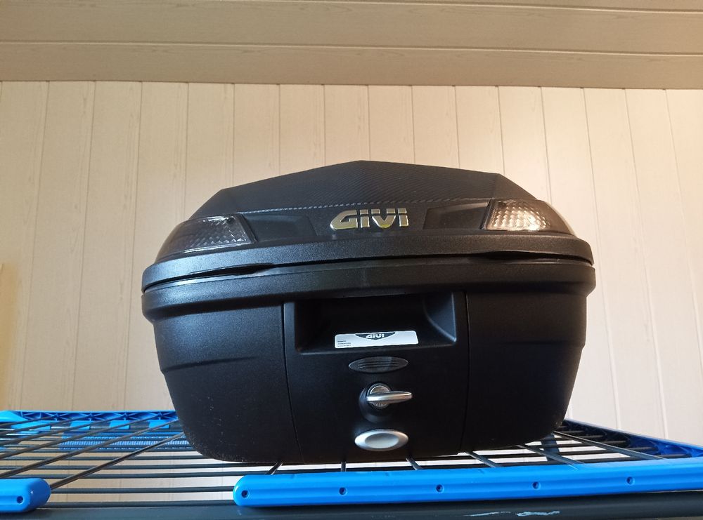 Givi Topcase mit Adapter Platte | Kaufen auf Ricardo