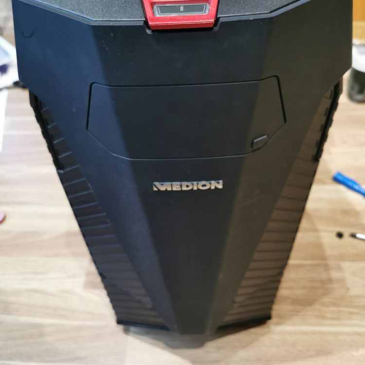 Medion Big Tower aus der Erazor Serie | Kaufen auf Ricardo