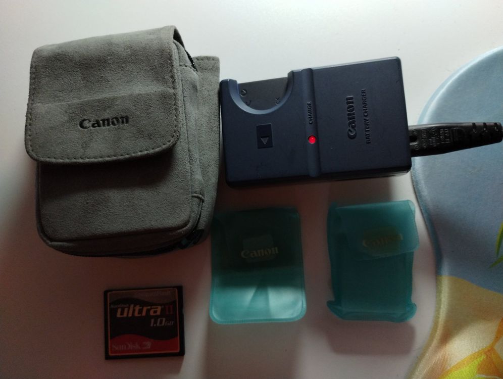 Canon IXUS 300 (PC1008) 2 Akkus mit Ladegerät, 1GB CF-Card (Gebraucht ...