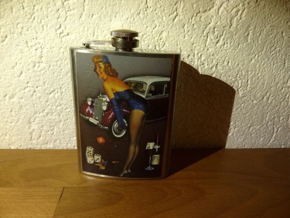 Hip Girl Flachmann 8 oz Pinup 1960er Girls neuwertig (Gebraucht) in ...