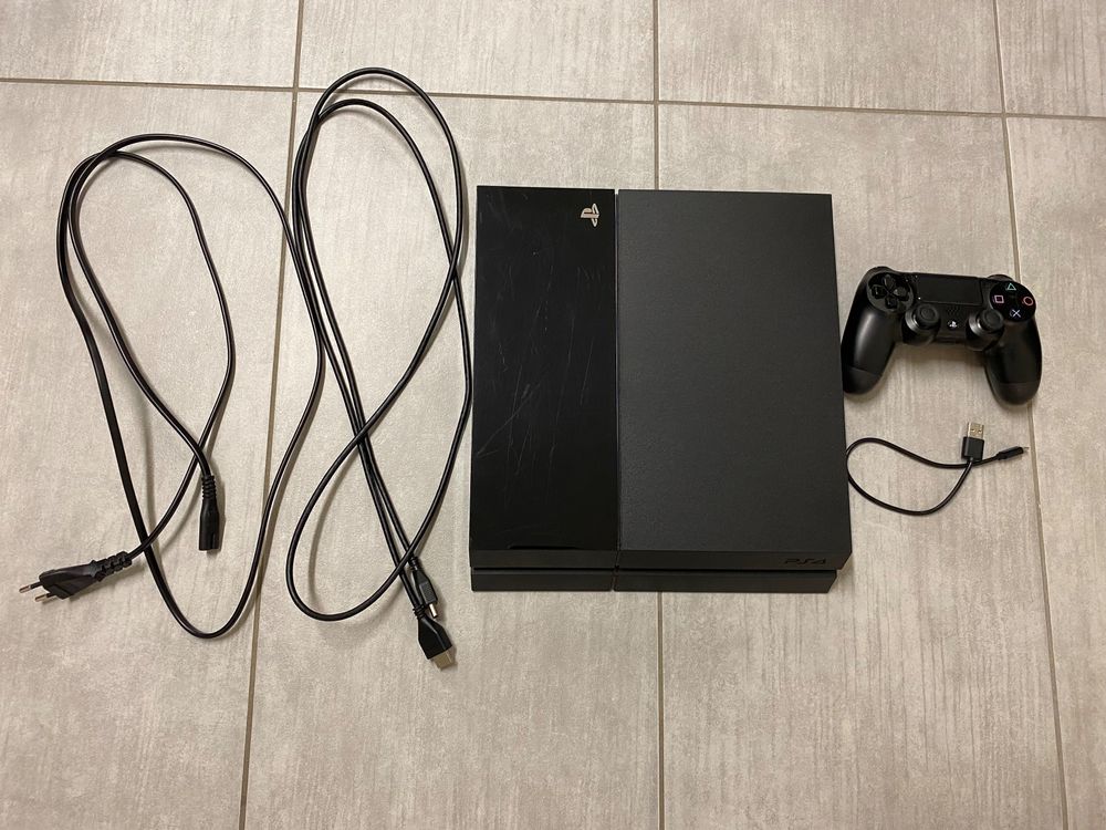 Playstation 4 mit Controller (Gebraucht) in Wil SG für CHF 99 – mit Lieferung auf Ricardo kaufen
