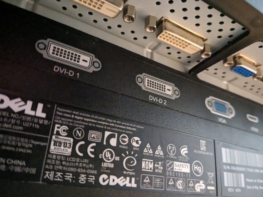 Dell UltraSharp U2711 27-inch Widescreen Flat Panel Monitor (Gebraucht ...