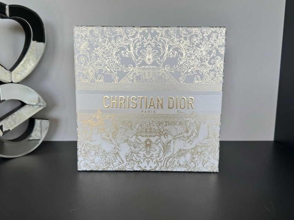 Dior Beautiful Gold Gift Box with Tissue Paper and Sticker | Kaufen auf ...