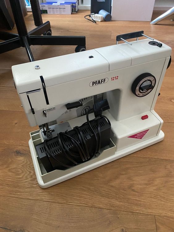 Mechanische Nähmaschine Pfaff 1212 mit allem Zubehör! (Gebraucht) in ...
