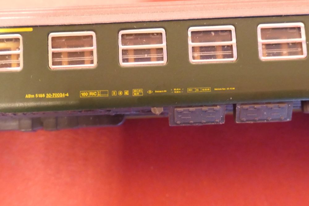 Hobbytrain RIC-UIC-Wagen der SBB, grün, neues SBB-Logo (Defekt) in ...