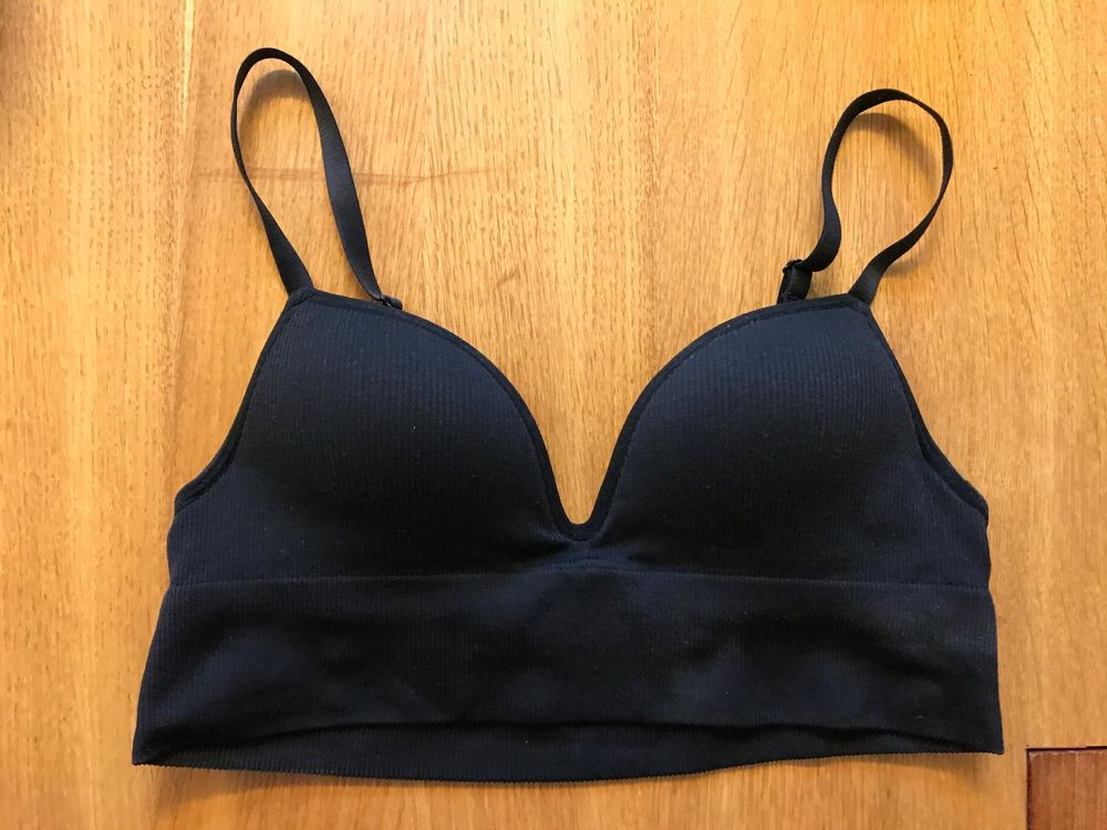 H+M BH M schwarz Körbchengrösse A / B (Gebraucht) in Rhäzüns für CHF 5 ...