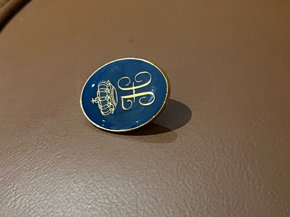 RARE COLLECTIBLES! 100% Hermes Metal Pin | Kaufen auf Ricardo