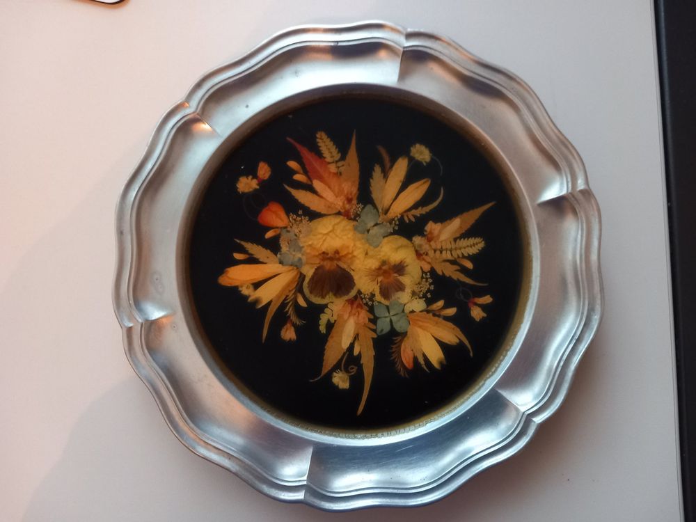 Zinnteller von Toni Laura mit echten Blumen (Gebraucht) in Lindau für ...