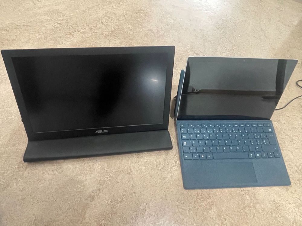 Microsoft Surface Pro + Portable Monitor (Gebraucht) in Wettingen für ...